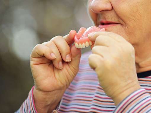 REMOVAL DENTURES | Dr Jamal's Dental Clinic